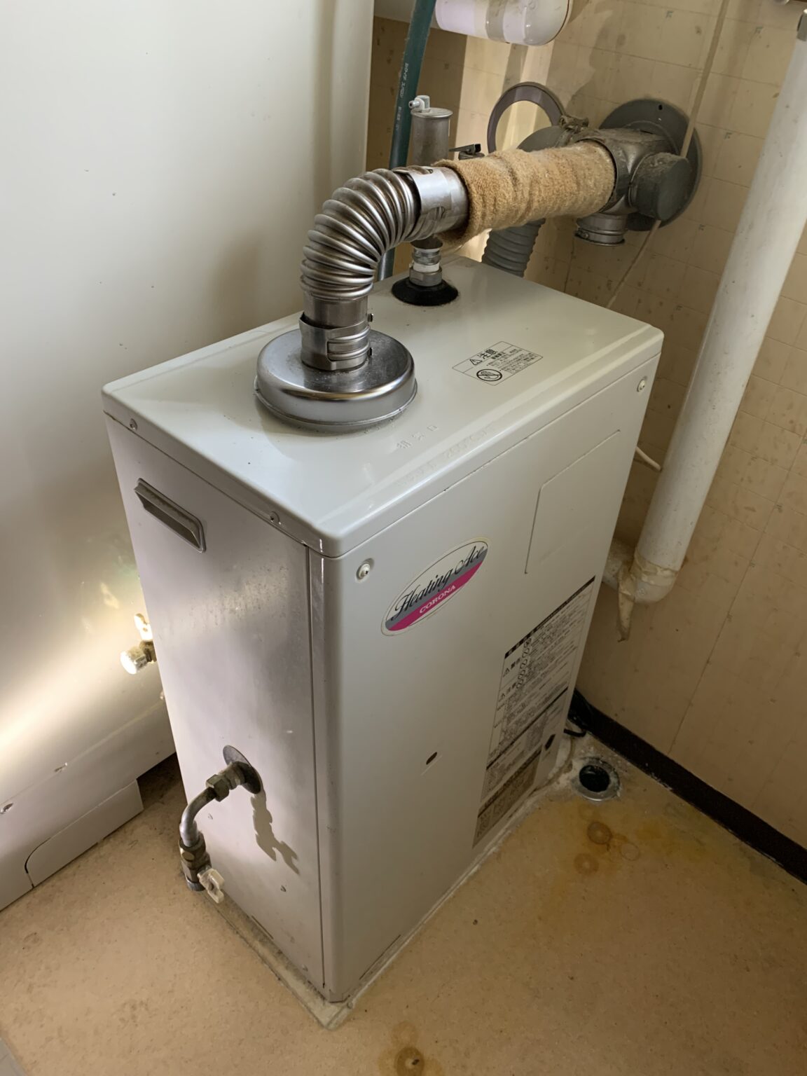 交換前：コロナ UHB-MG1000H6